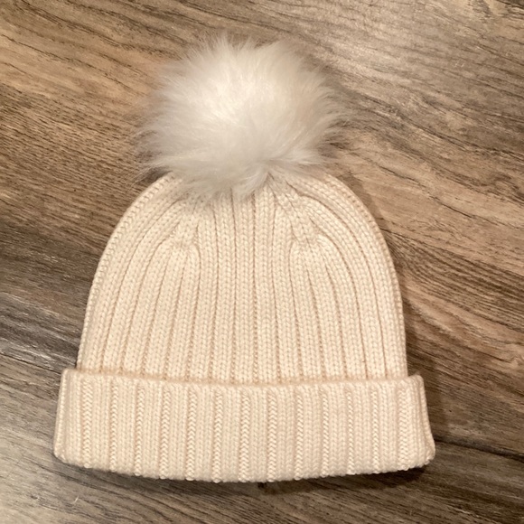 J. Crew | Accessories | J Crew Allen Yarn Solid Pom | Poshmark